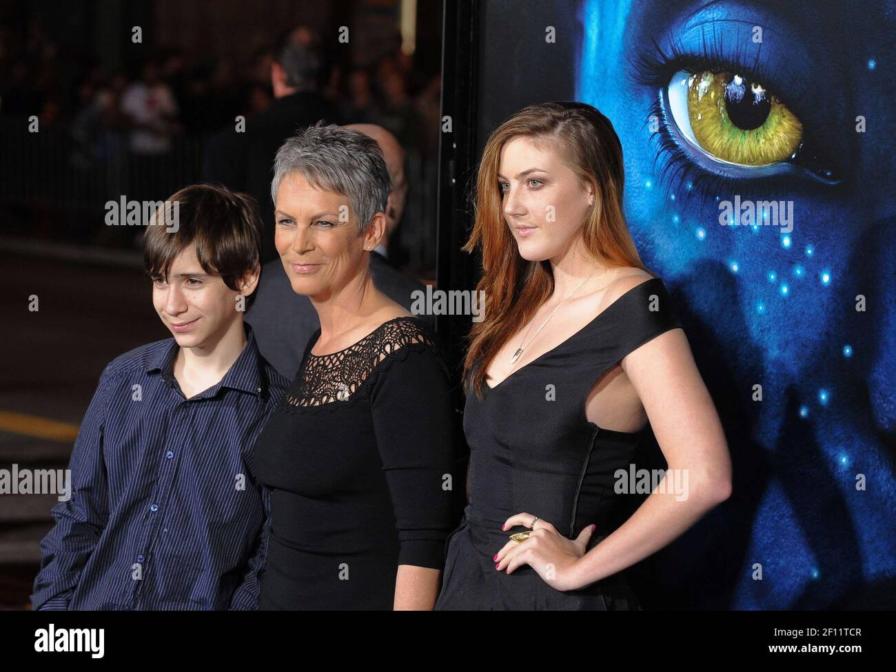 Jamie Lee Curtis avec sa fille et son fils. 16 décembre 2009, Hollywood, CA. 'Avatar' Los ...