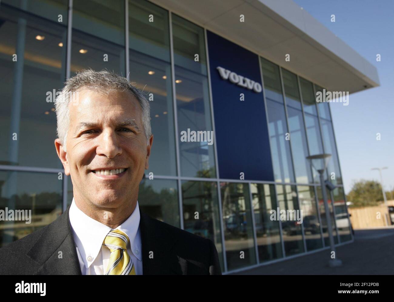 Ken Schnitzer, fondateur et président de Park place Dealites, pose un ...