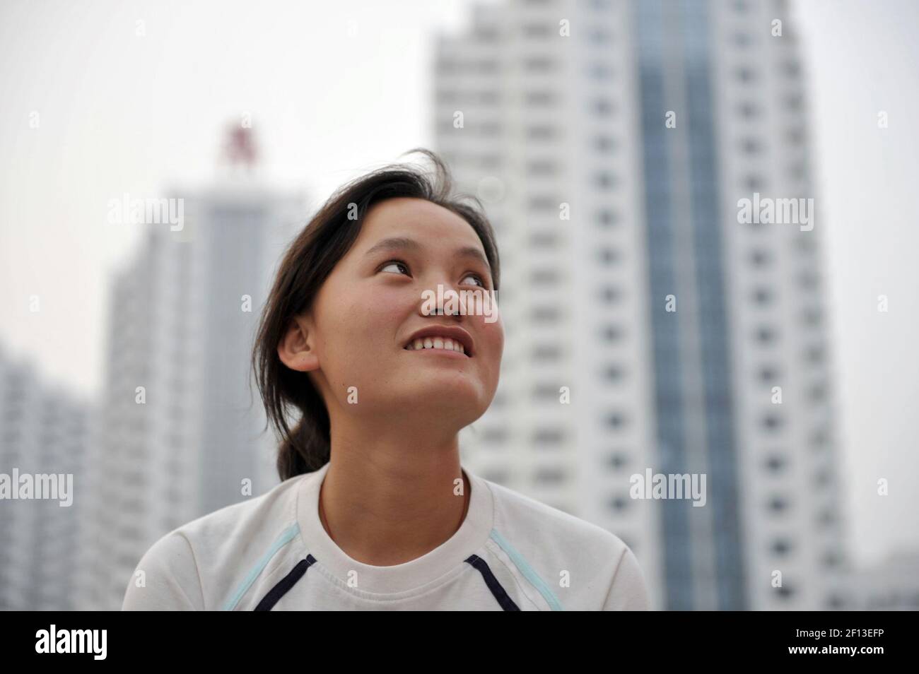 Meng Fang, 18 ans, vit dans une petite cabane en briques au milieu des terres agricoles en ...