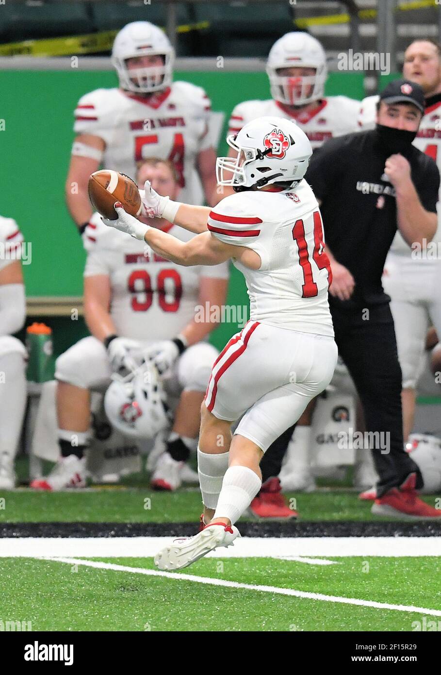 4 mars 2021 : le grand receveur des Coyotes du Dakota du Sud carter ...