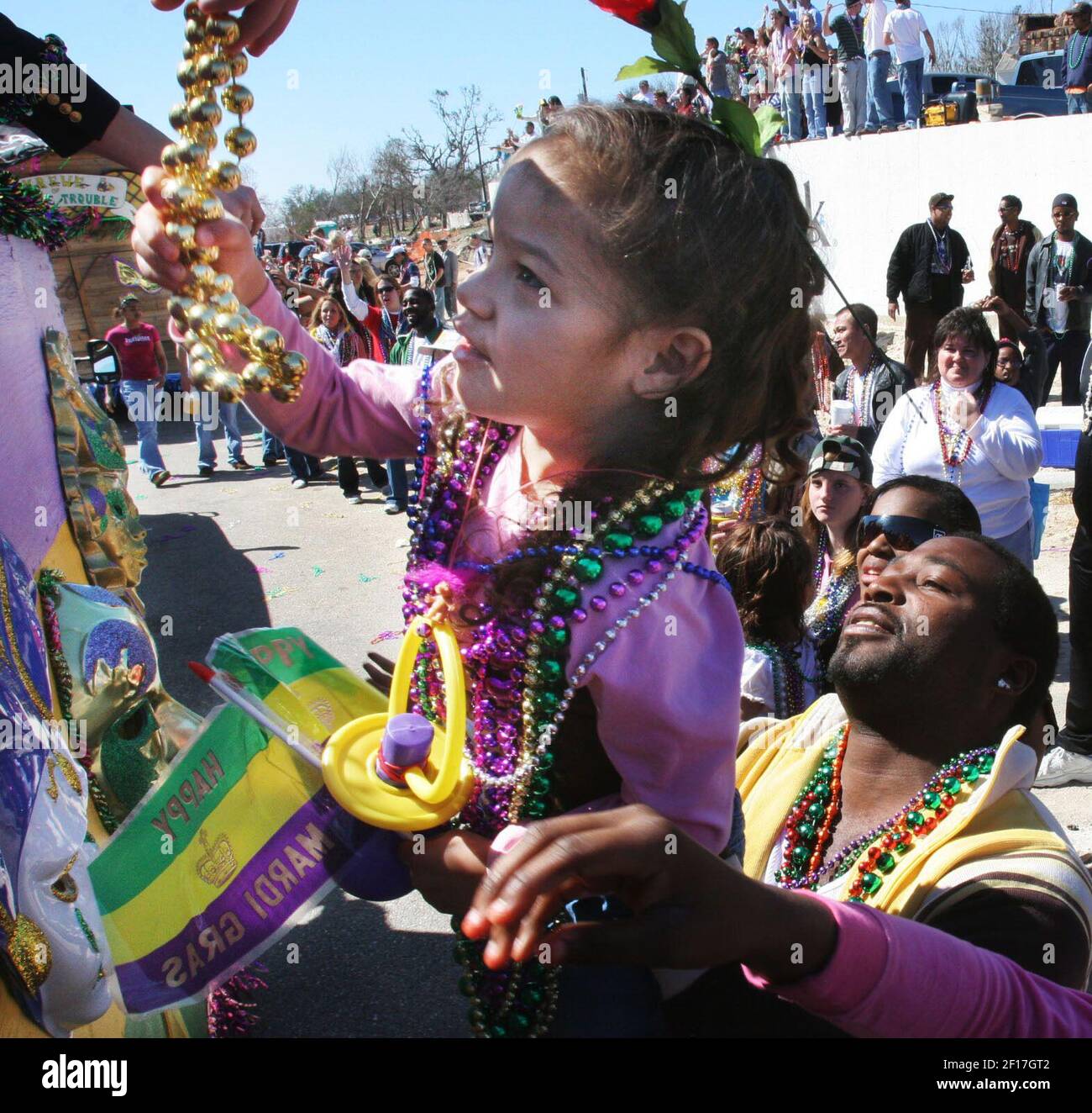 Andrew Payton, à droite, de Gulfport, tient sa fille de 3 ans Jayda ...