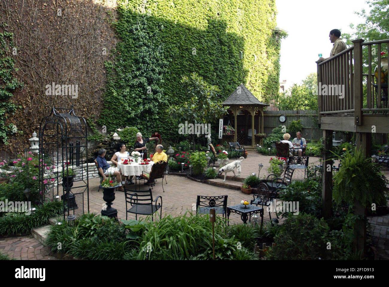 Le jardin extérieur du Park Avenue Mansion est doté d'un belvédère, d ...