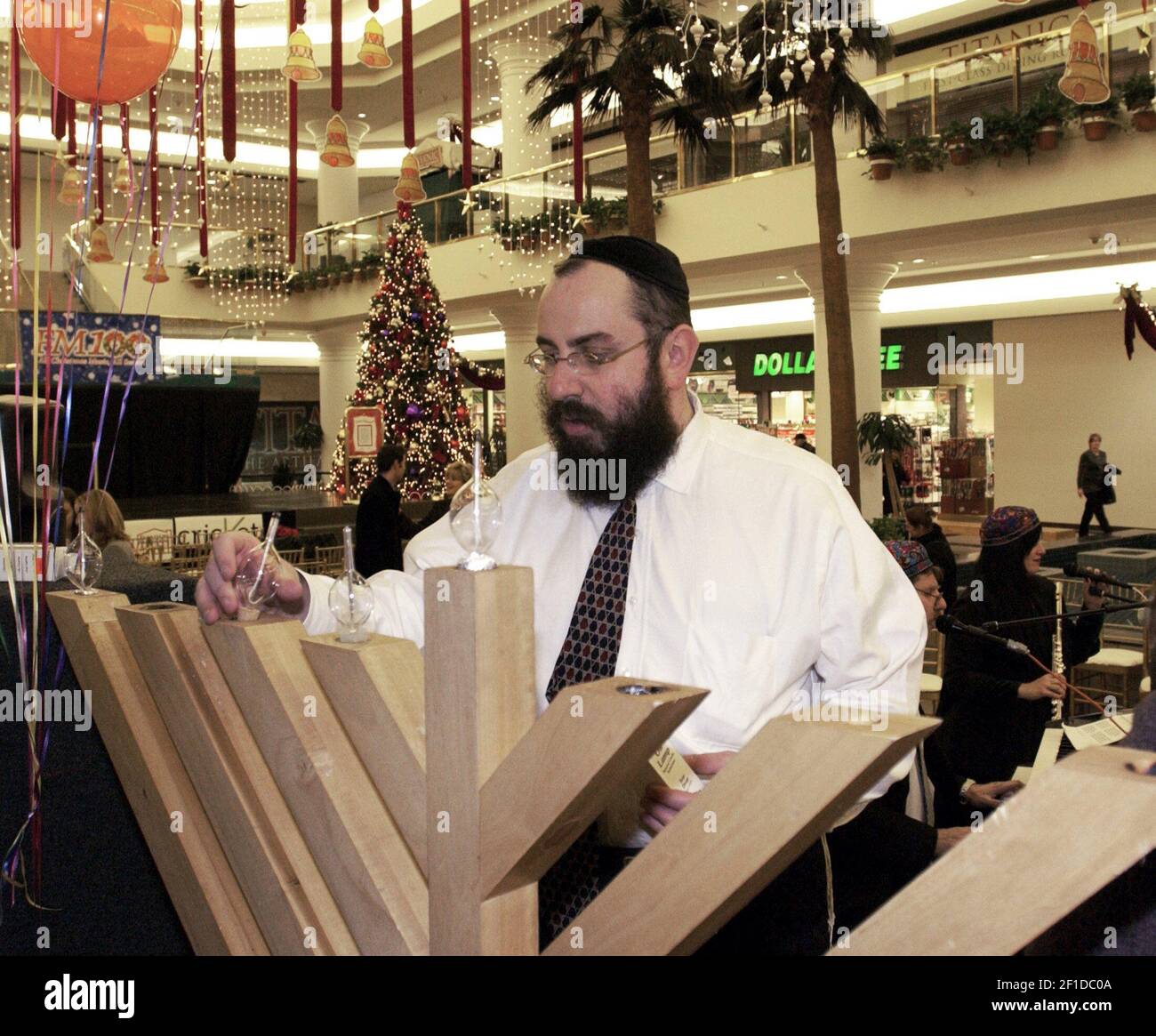 KRT US NEWS STORY SLUGGED: RELIG-RABBI KRT PHOTO PAR BILL HOGAN/CHICAGO ...