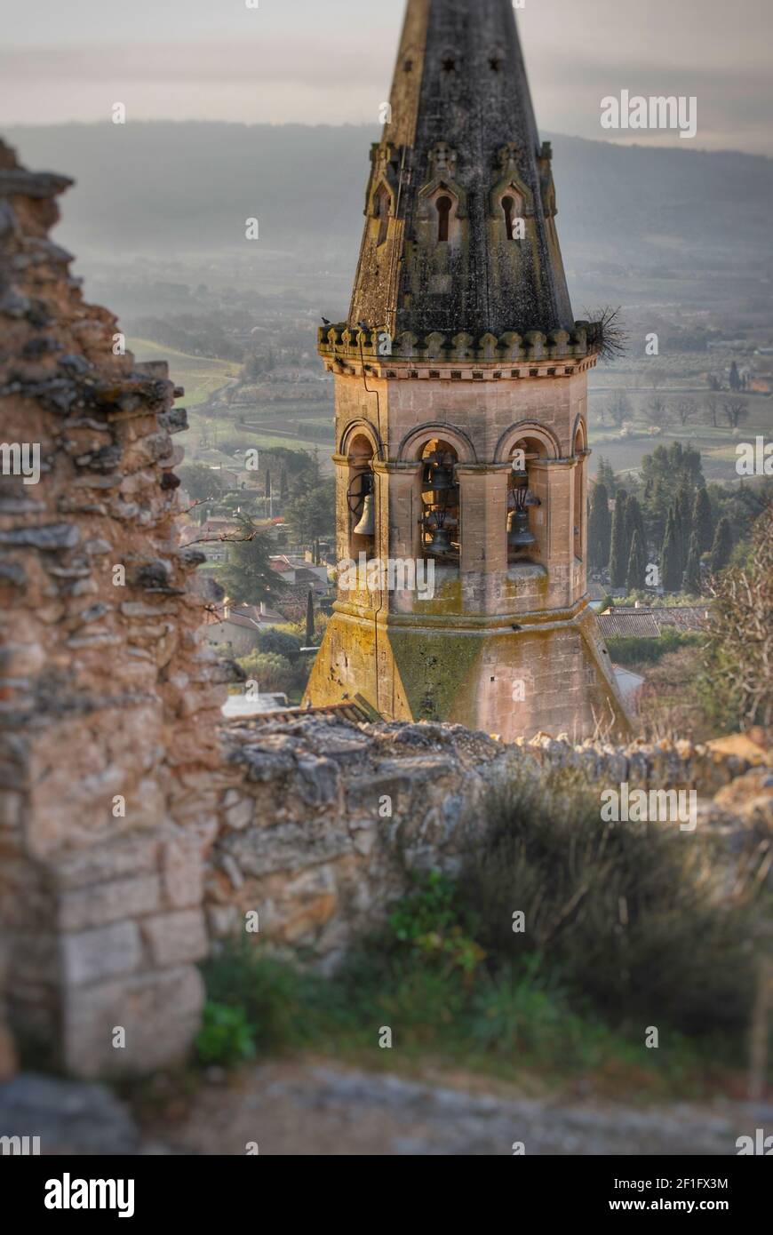 Village fortifié Banque de photographies et d’images à haute résolution ...