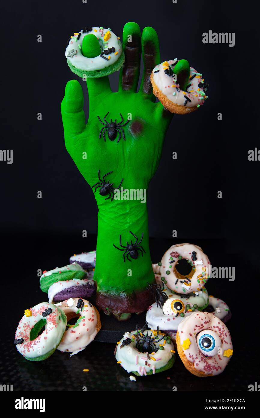 Zombie hand Banque de photographies et d’images à haute résolution - Alamy