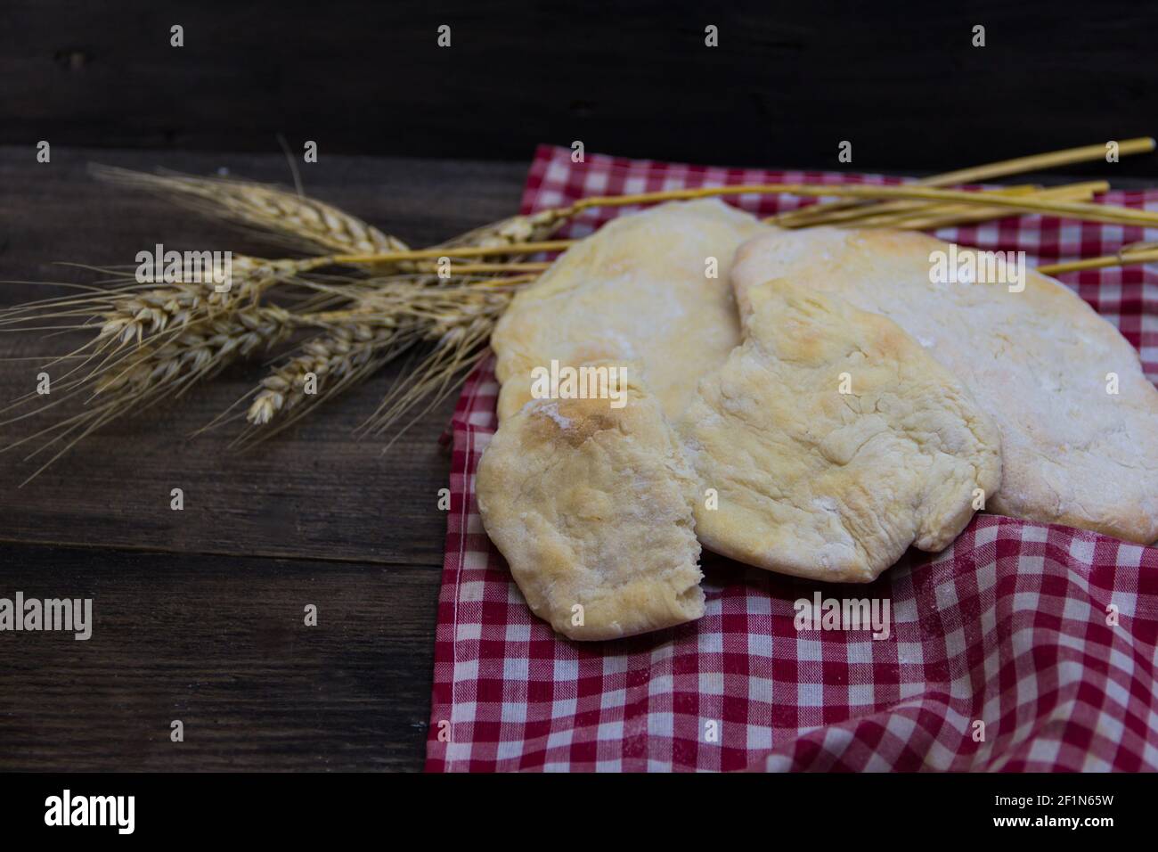 Pain sans levain ou sans levain, traditionnel de la culture hébraïque ...