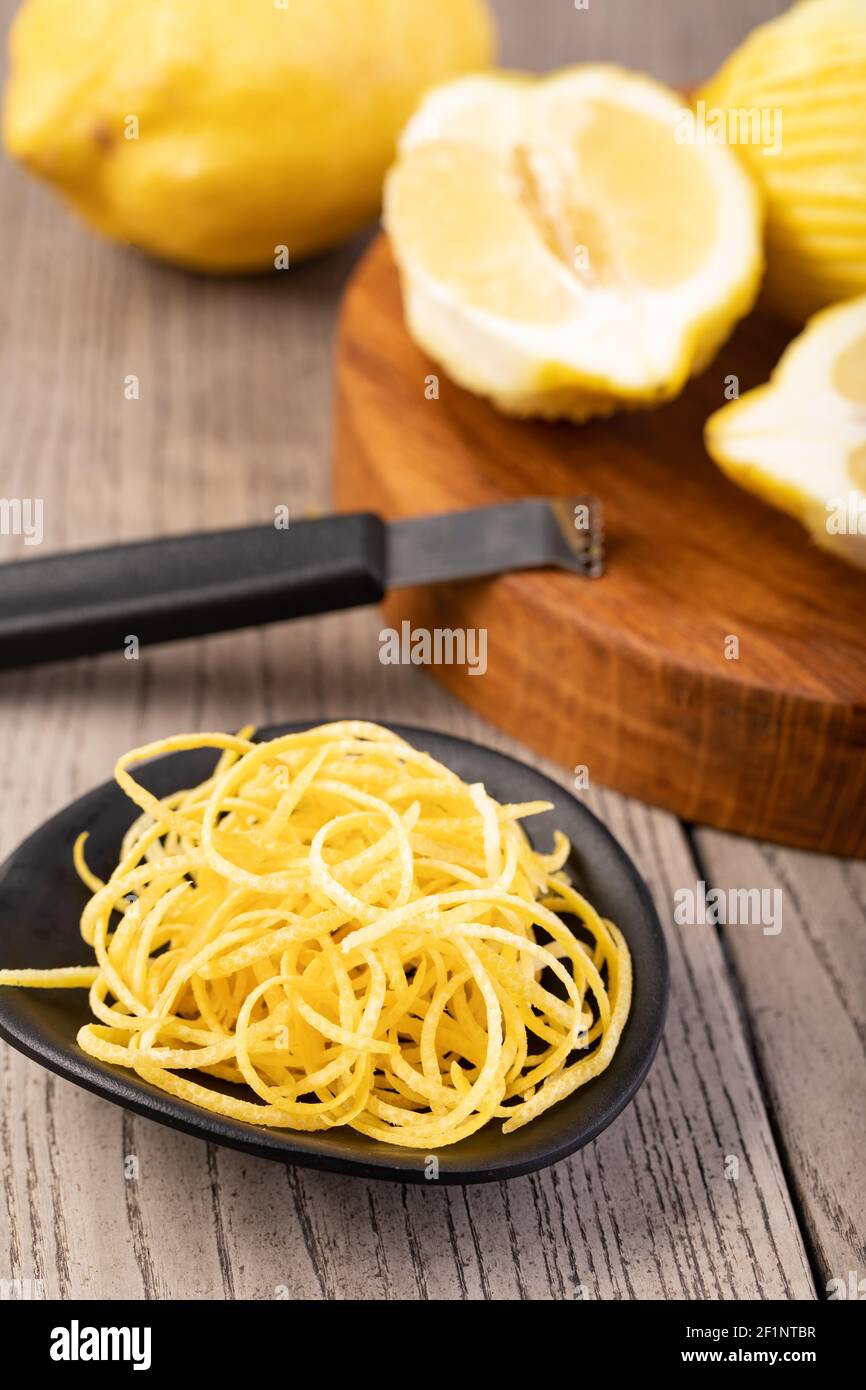 Zeste de citron Banque de photographies et d’images à haute résolution ...