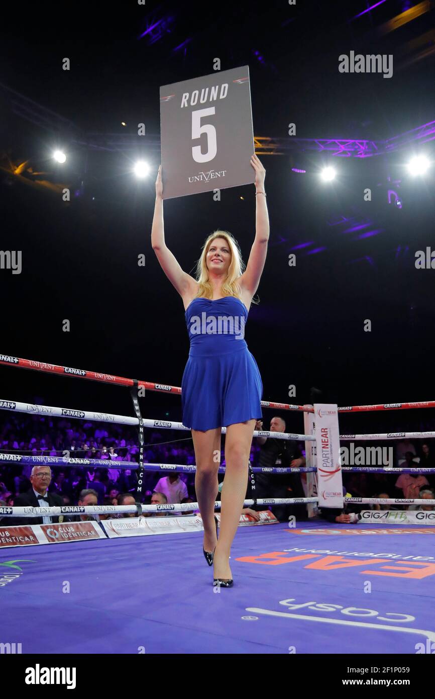 Boxing ring girl round Banque de photographies et d’images à haute ...
