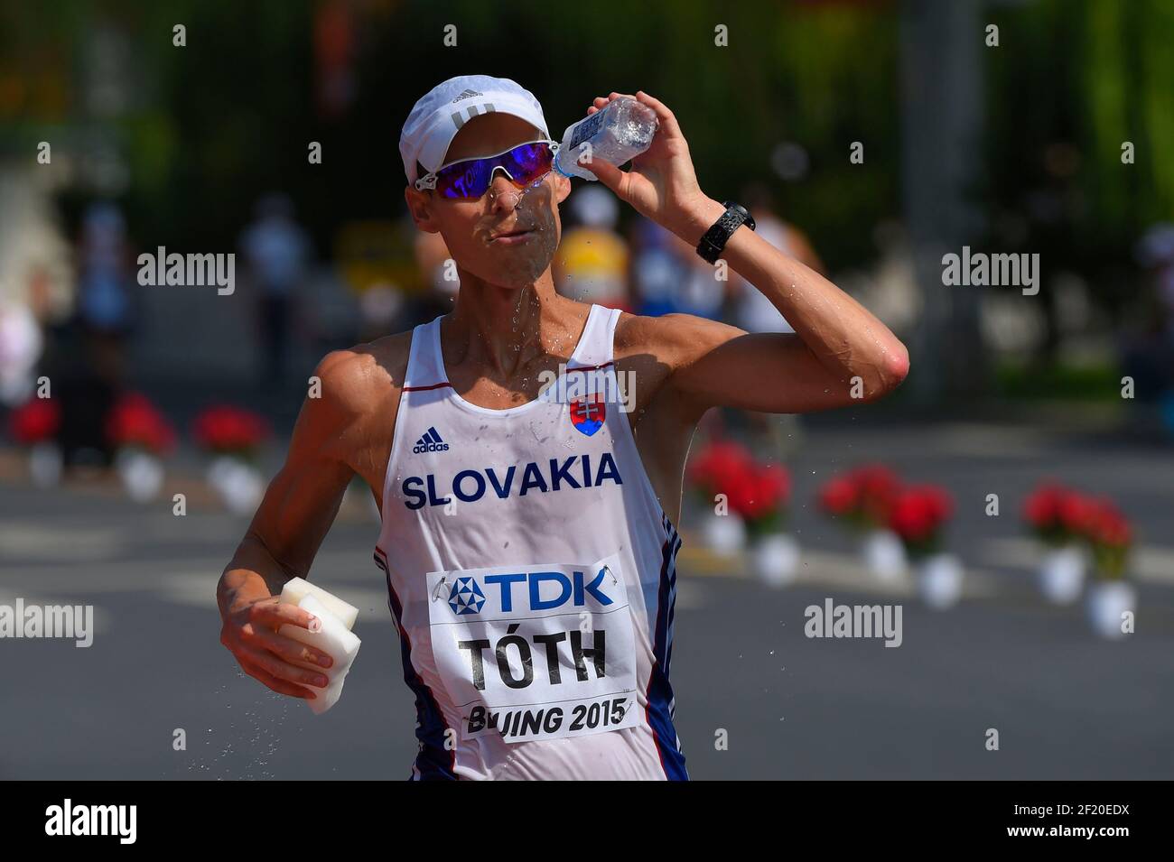 Matej Toth (SVK) remporte la médaille d'or en 50 kilomètres de marche ...
