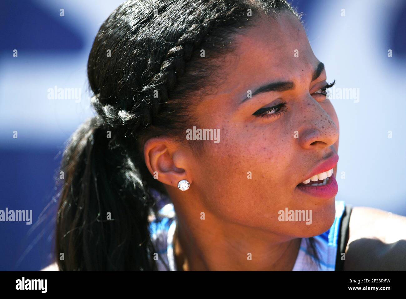 Floria Guei est en compétition avec des femmes de 400m lors des ...