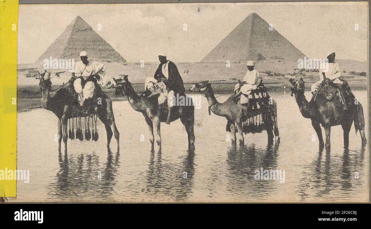 Pyramides de gizeh pendant l'inondation Banque de photographies et d ...