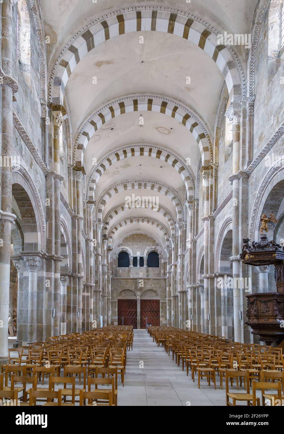 Vezelay abbey Banque de photographies et d’images à haute résolution ...