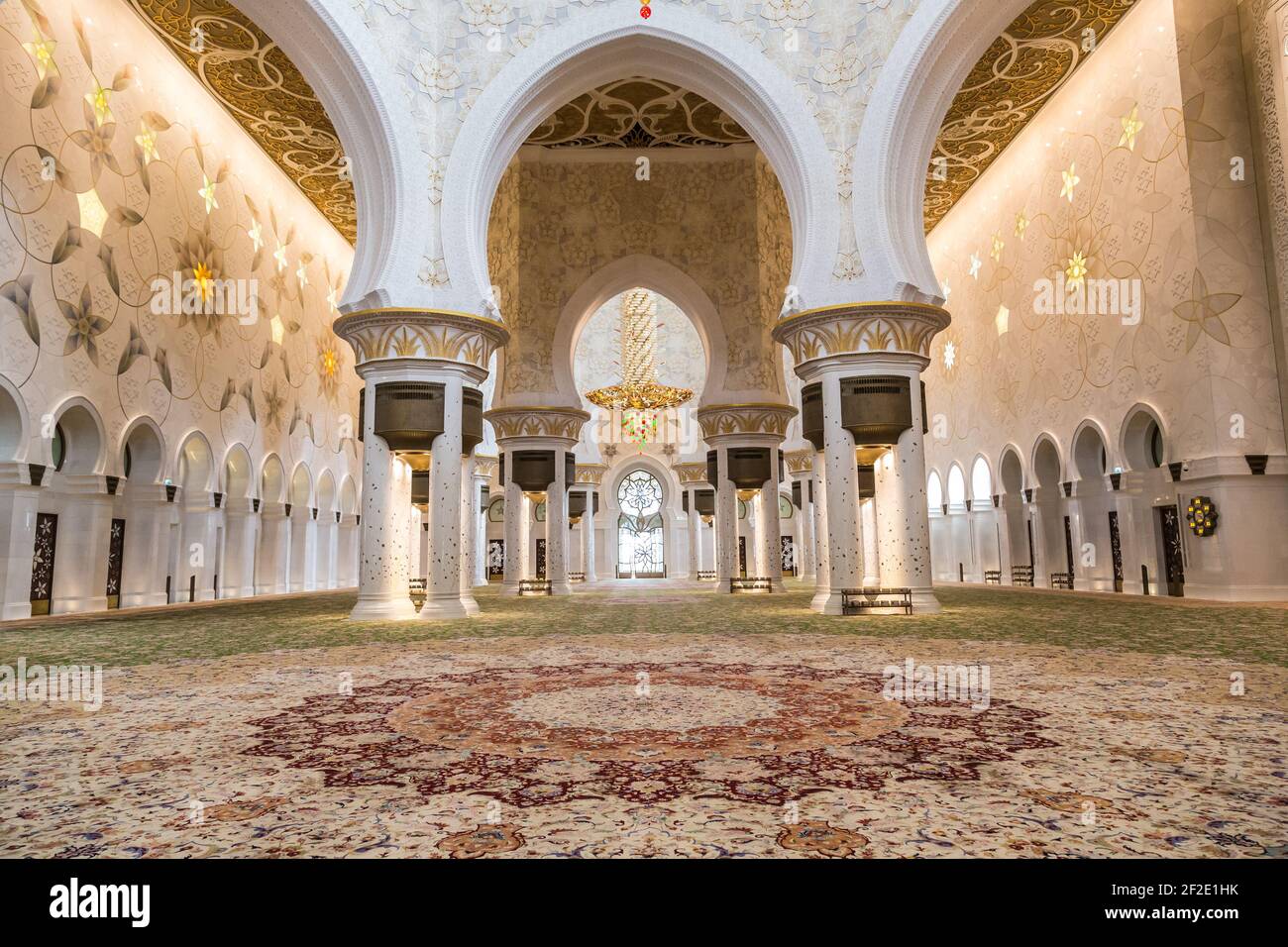 ABU DHABI, ÉMIRATS ARABES UNIS - 7 AVRIL : Grande Mosquée Sheikh Zayed ...