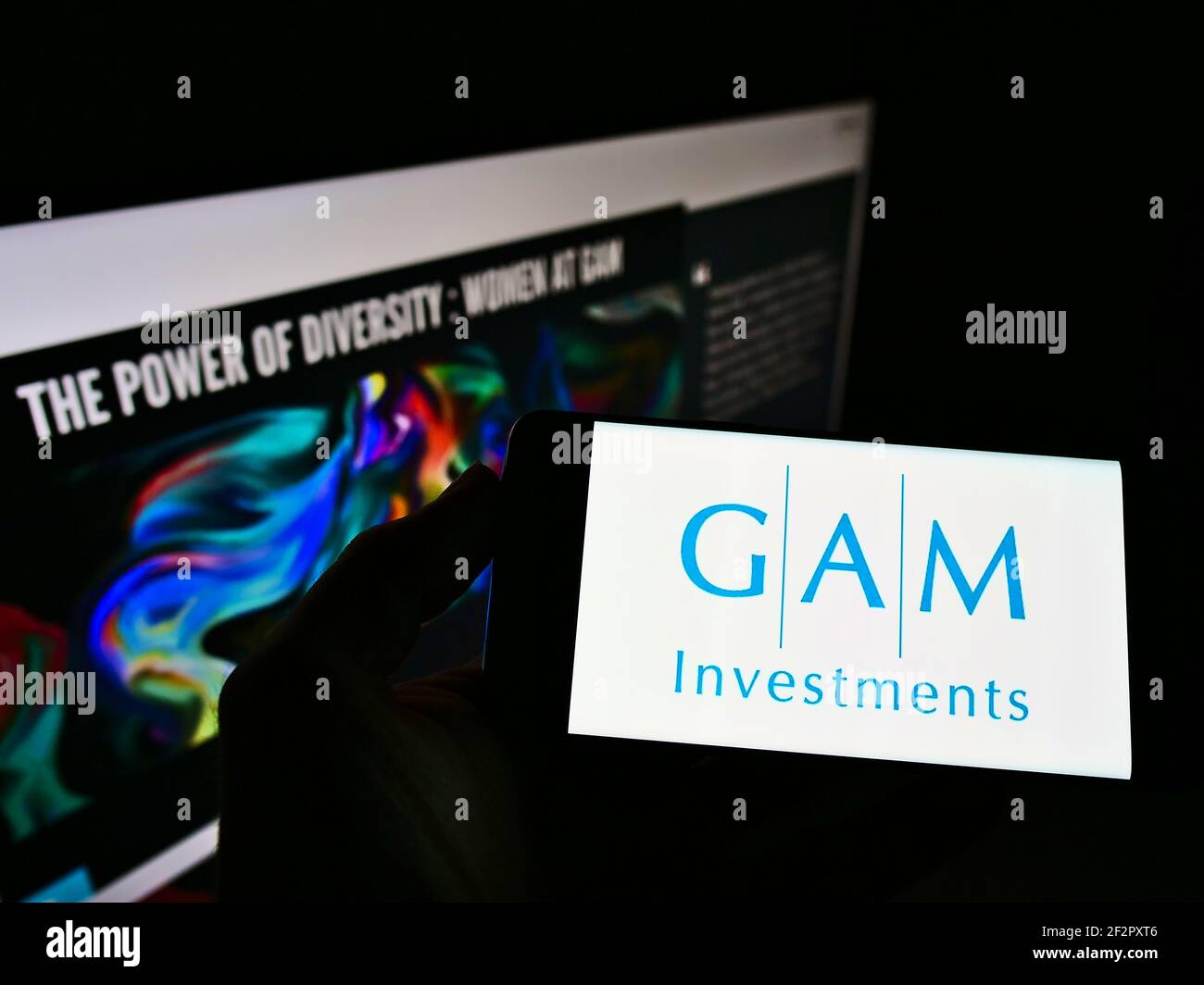 Gam tenant ag Banque de photographies et d’images à haute résolution ...