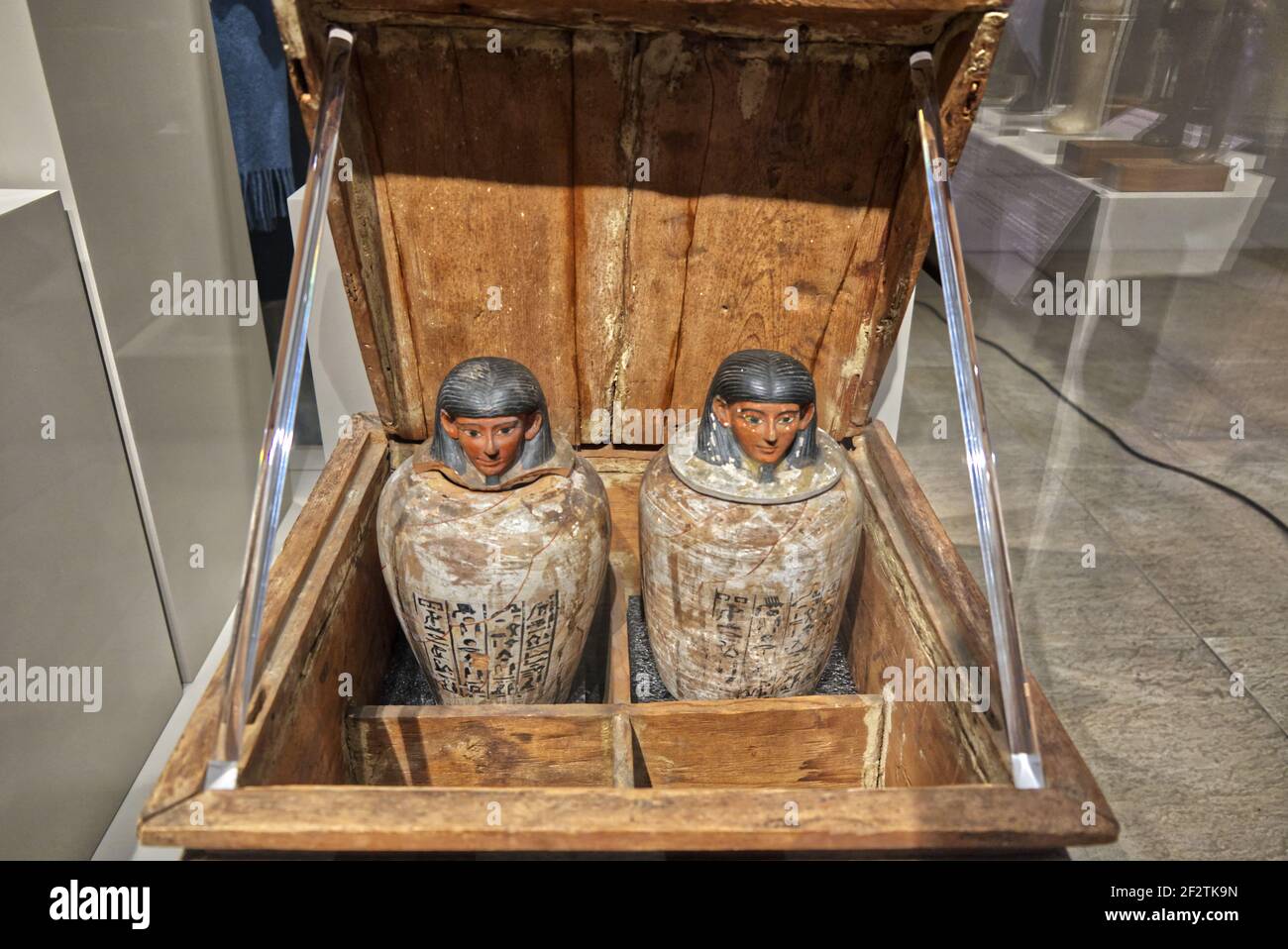 Vases canopes Banque de photographies et d’images à haute résolution ...