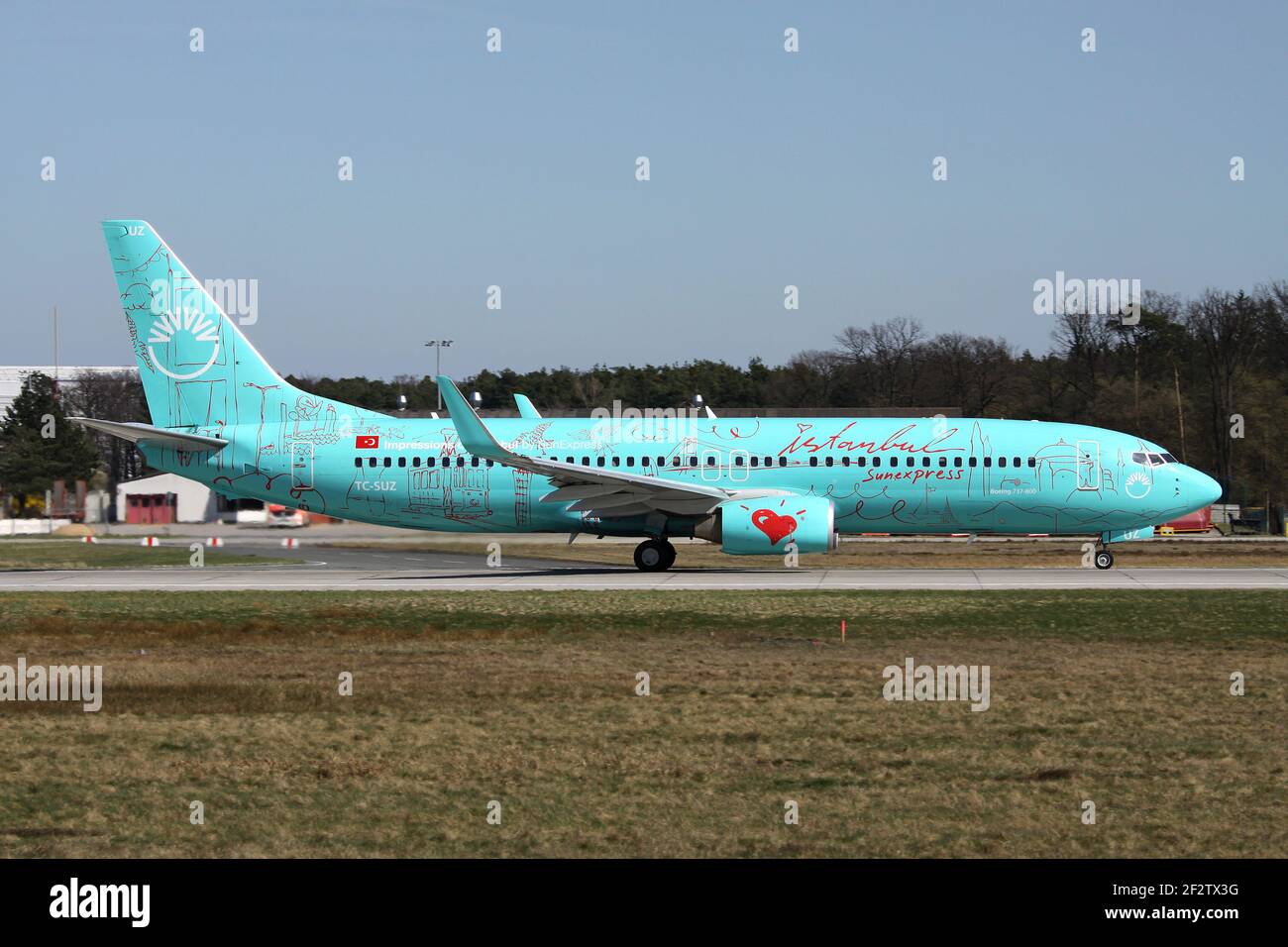 Le Boeing 737-800 SunExpress turc dans les impressions d'Istanbul fait ...