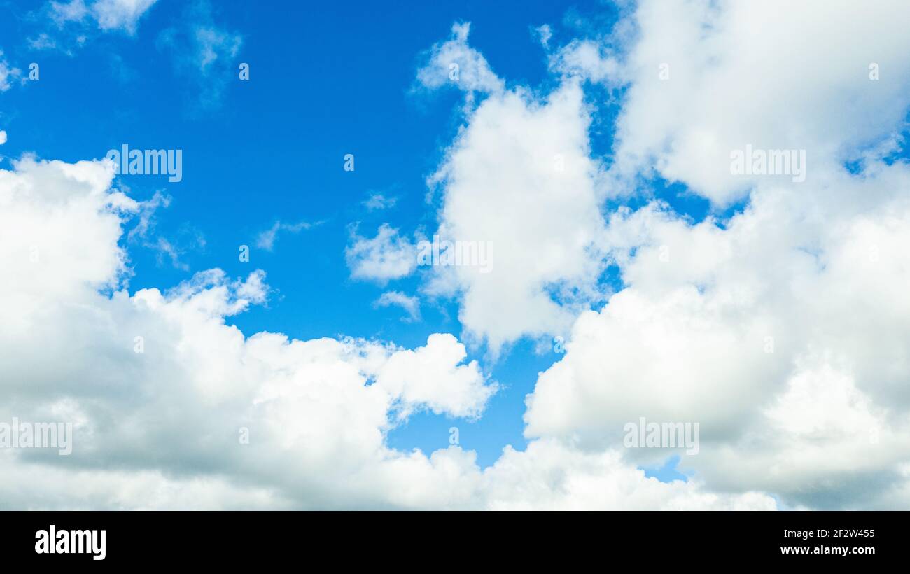 Ciel azur Banque de photographies et d’images à haute résolution - Alamy