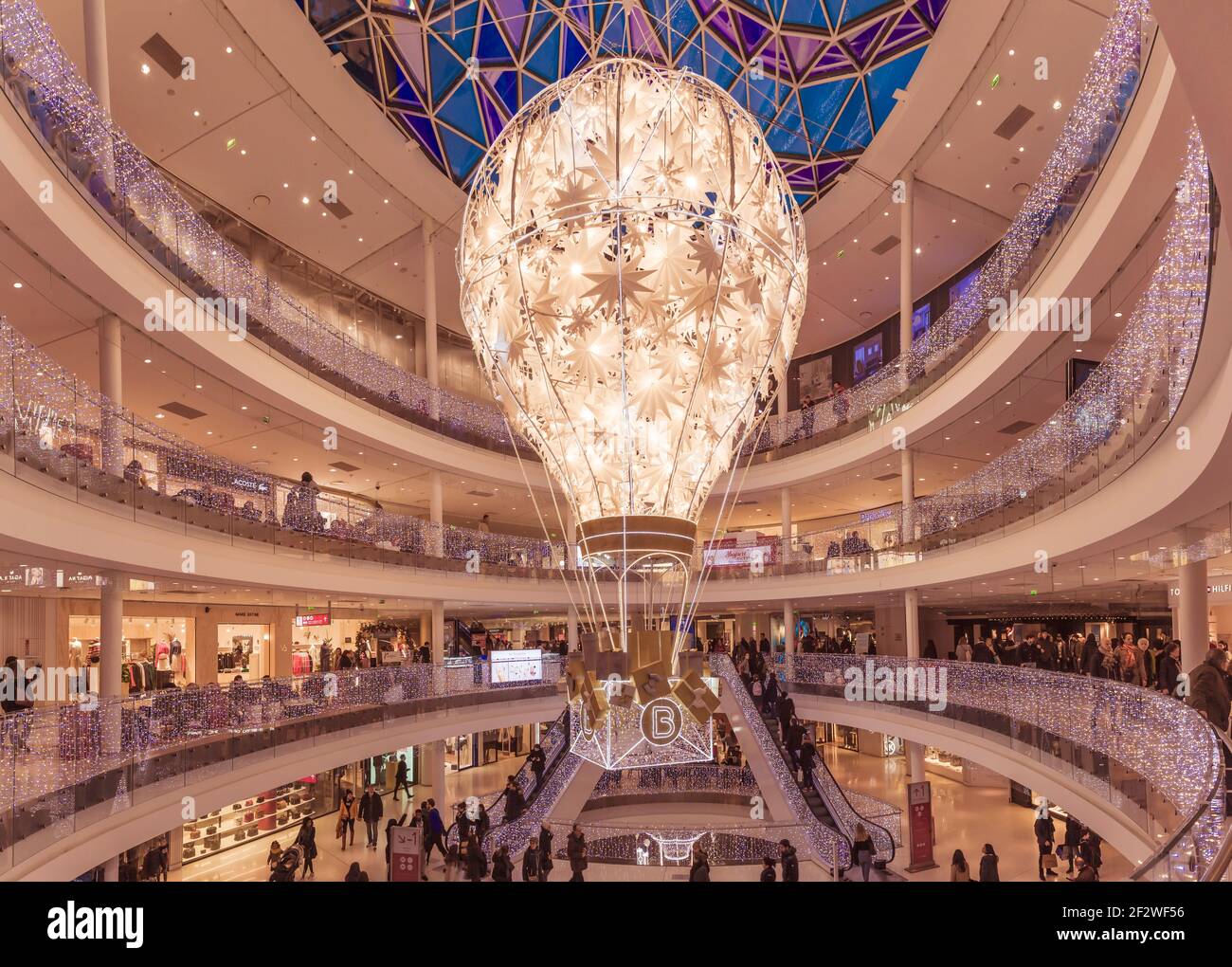 Galeries Lafayette, une chaîne de grands magasins français haut de ...