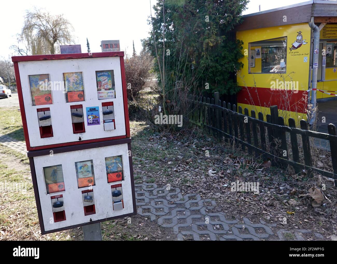 Old vending machine Banque de photographies et d’images à haute ...