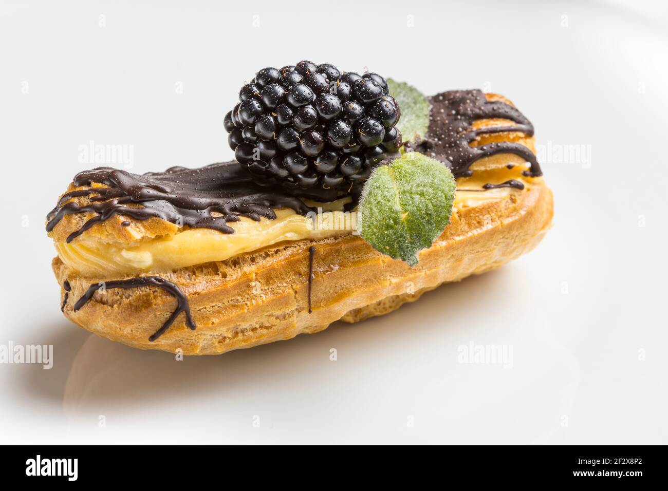 éclairs france Banque de photographies et d’images à haute résolution ...