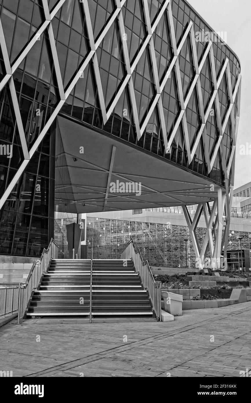 Immeuble ultra moderne Banque d'images noir et blanc - Alamy