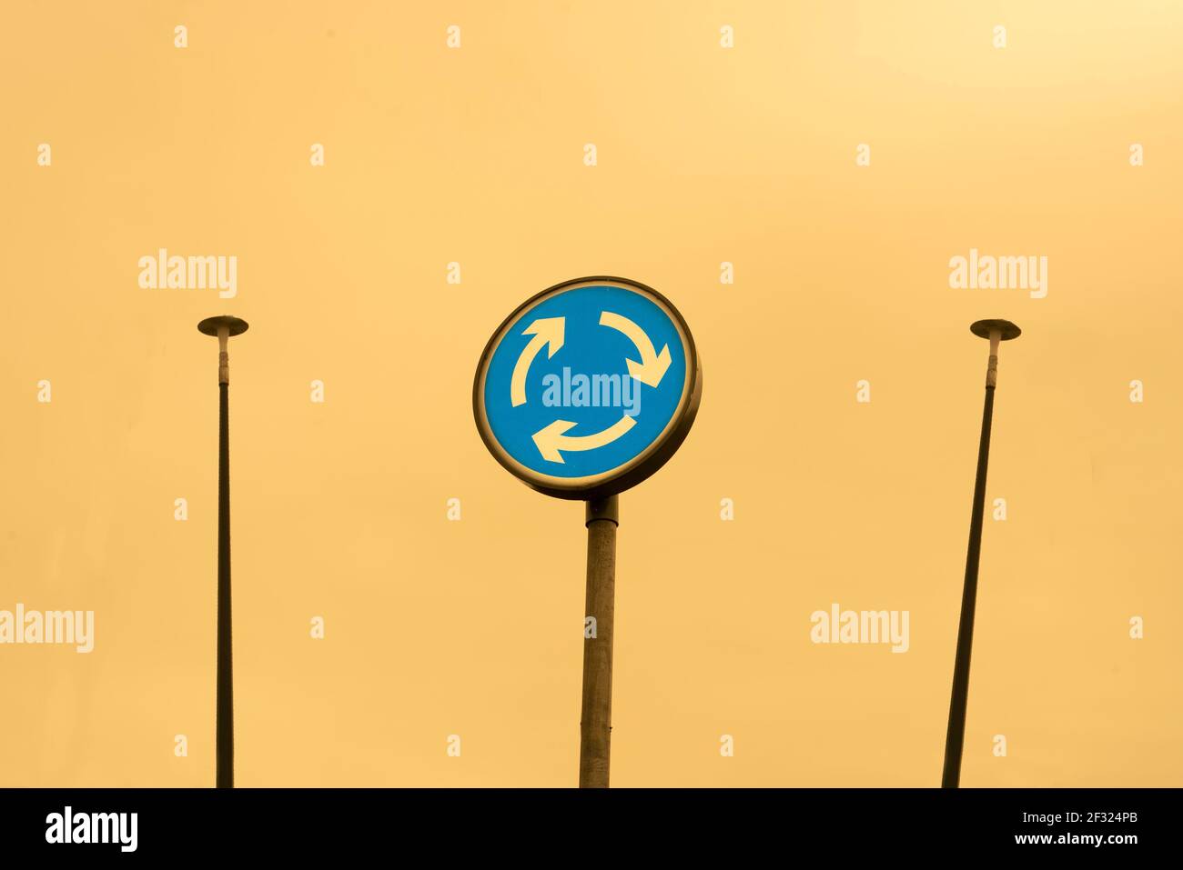 Panneau De Signalisation Rond Point Banque d'image et photos - Alamy