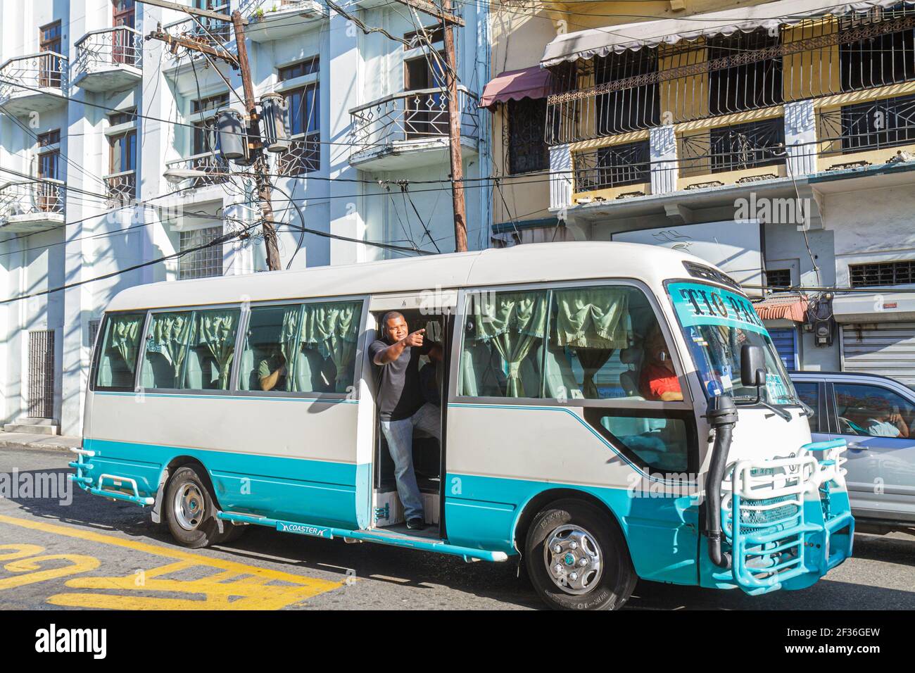 Dominican republic santo domingo bus Banque de photographies et d ...