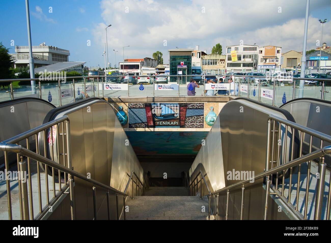 Istanbul, Turquie - septembre 2018 : entrée à la station de métro ...