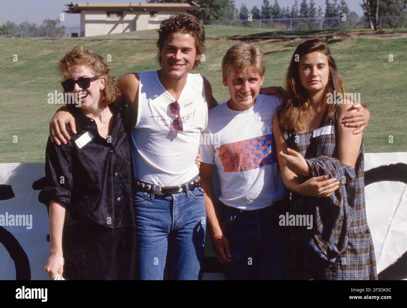Emilio Estevez Demi Moore Rob Lowe Et Melissa Gilbert Au Woodley Park
