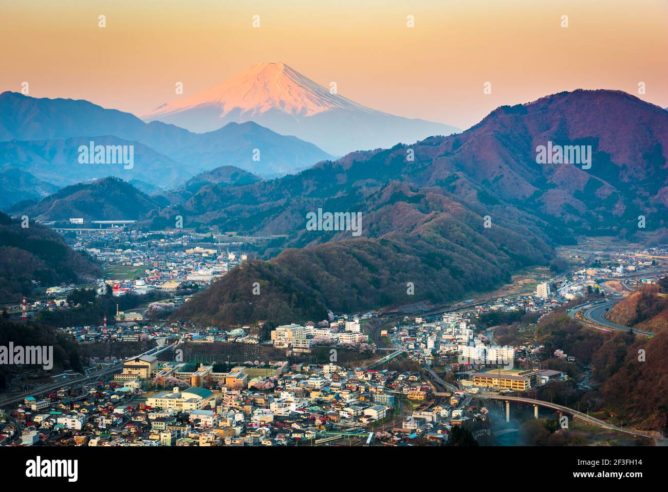 Otsuki city Banque de photographies et d’images à haute résolution - Alamy