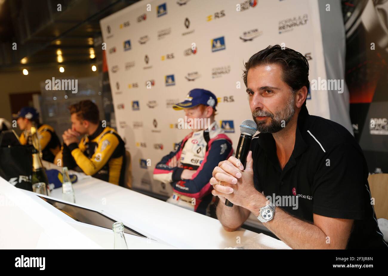 DE MERINDOL Thibaut, responsable de l'équipe R-ACE GP lors de la course ...