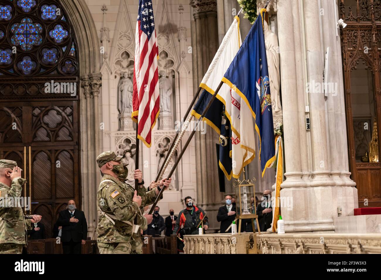 New York, NY - le 17 mars 2021 : les membres du 69e régiment de la ...