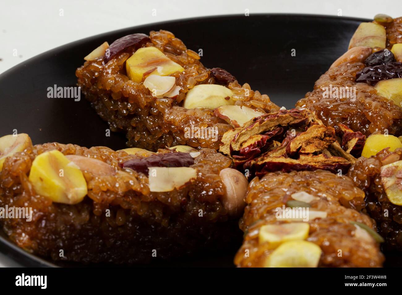 Yakbap, riz gluant aromatisé au dessert coréen mélangé avec du miel ...