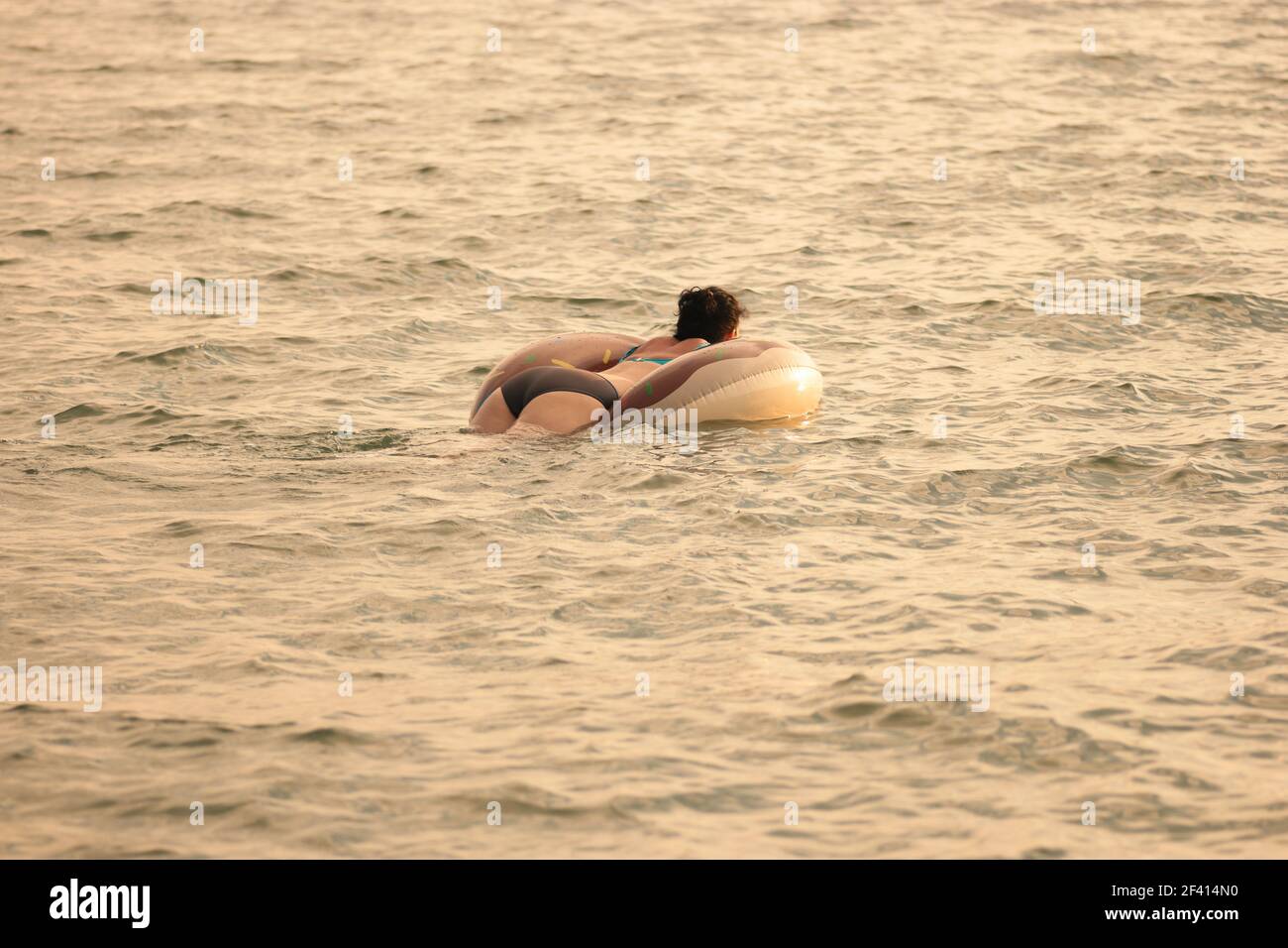 Femme reele Banque de photographies et d’images à haute résolution - Alamy