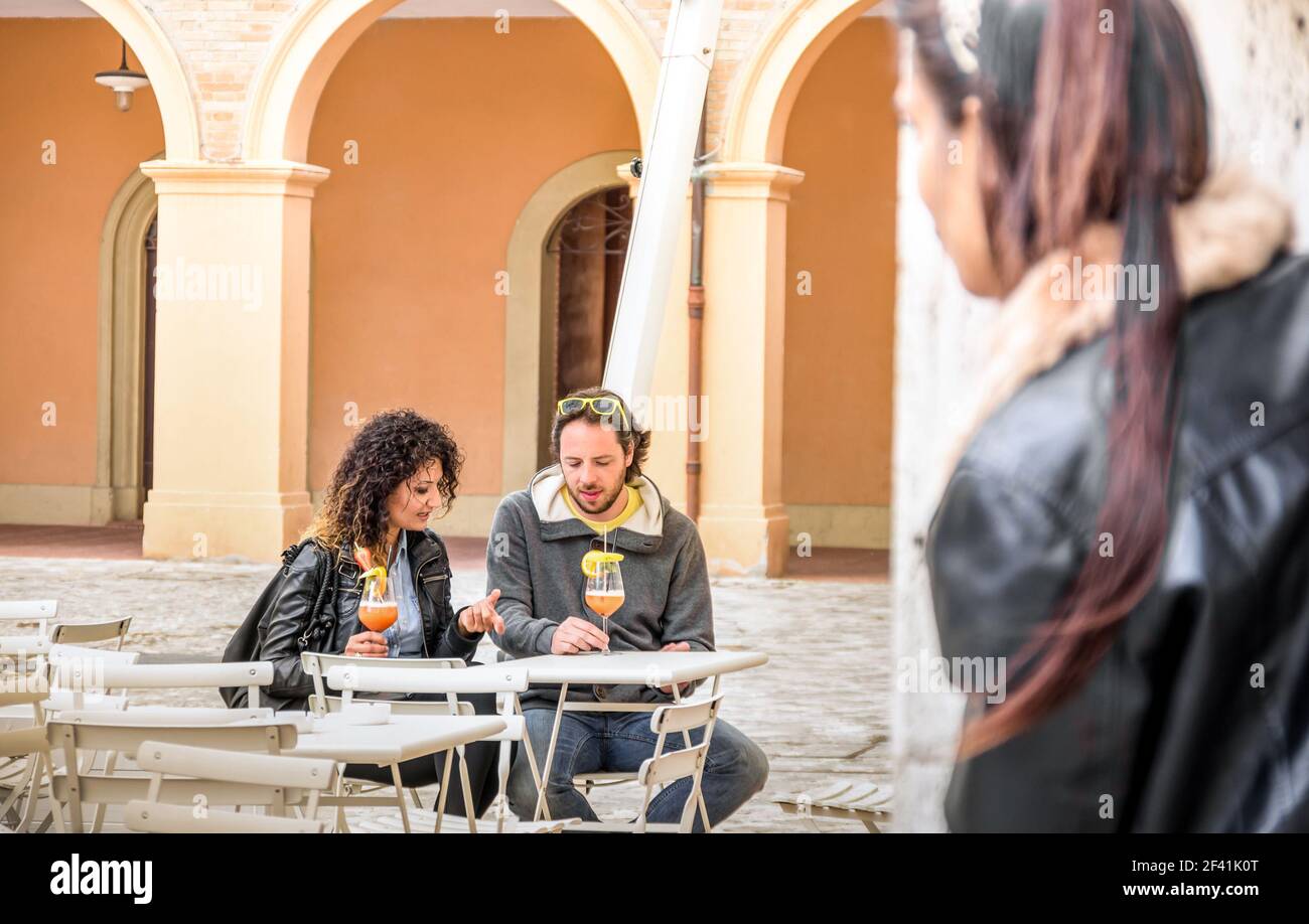 Femme jalouse Banque de photographies et d’images à haute résolution ...