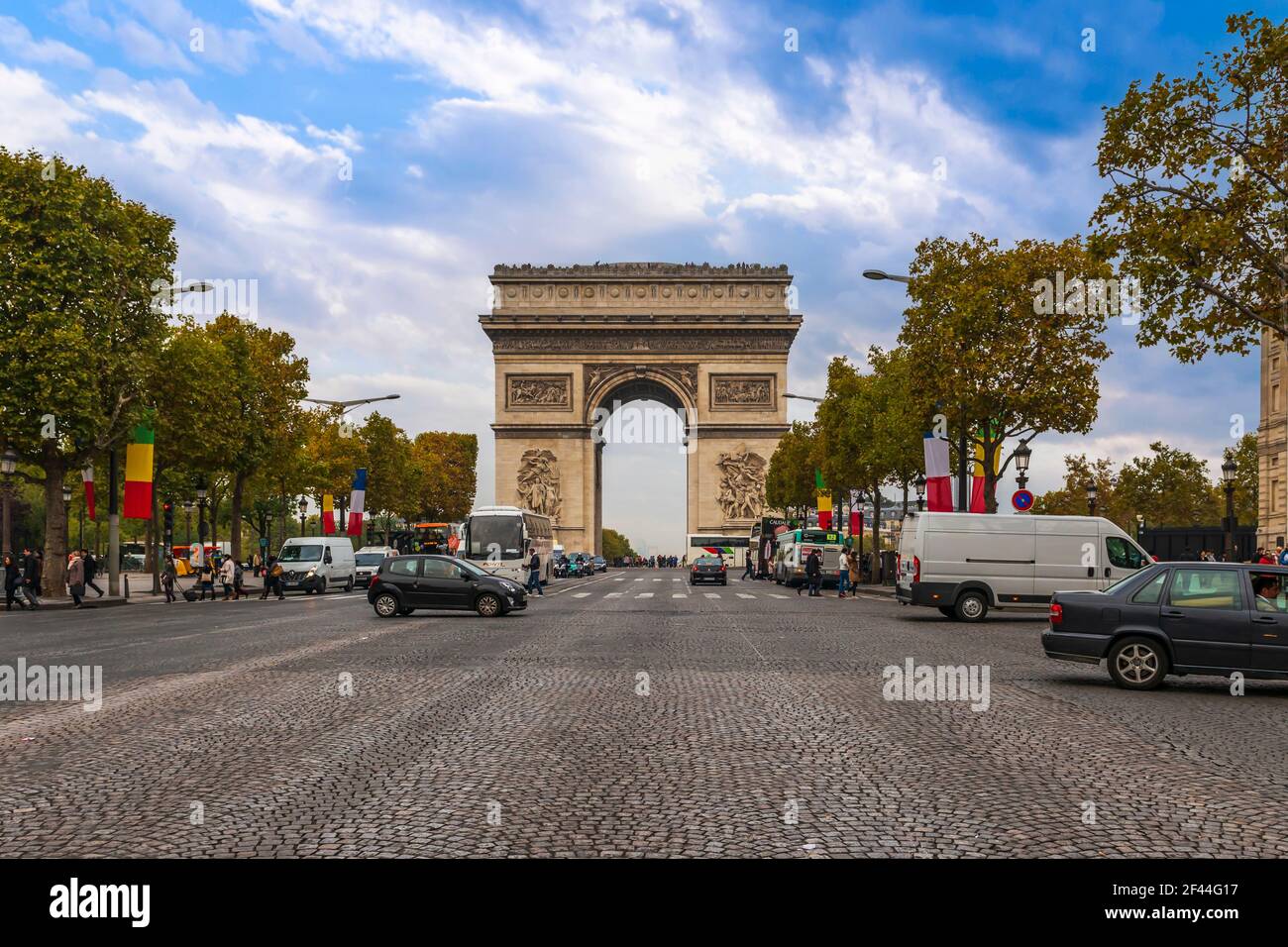 L'Arc de Triomphe de l'Etoile, place Charles-de-Gaulle (place de l'Elysée) des champs-Elysées, à ...