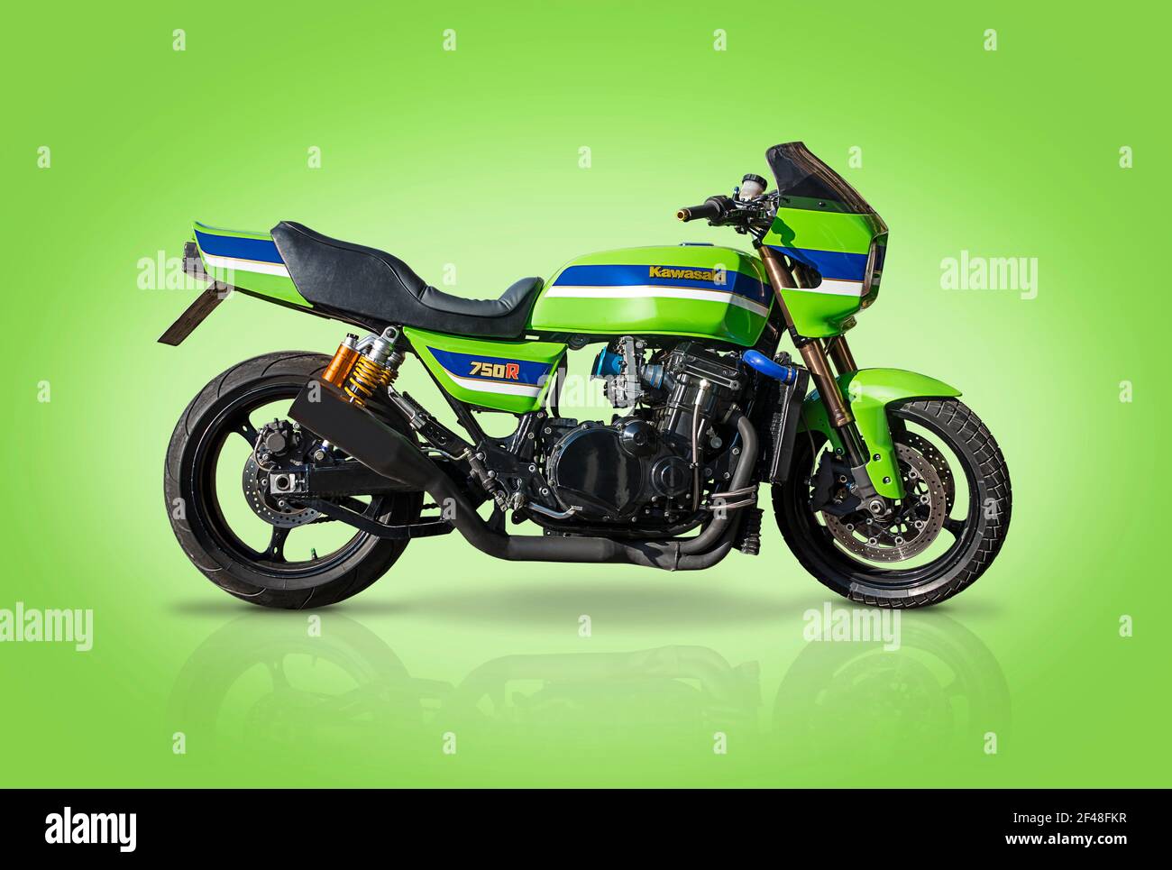 Vieille moto kawasaki Banque de photographies et d’images à haute ...