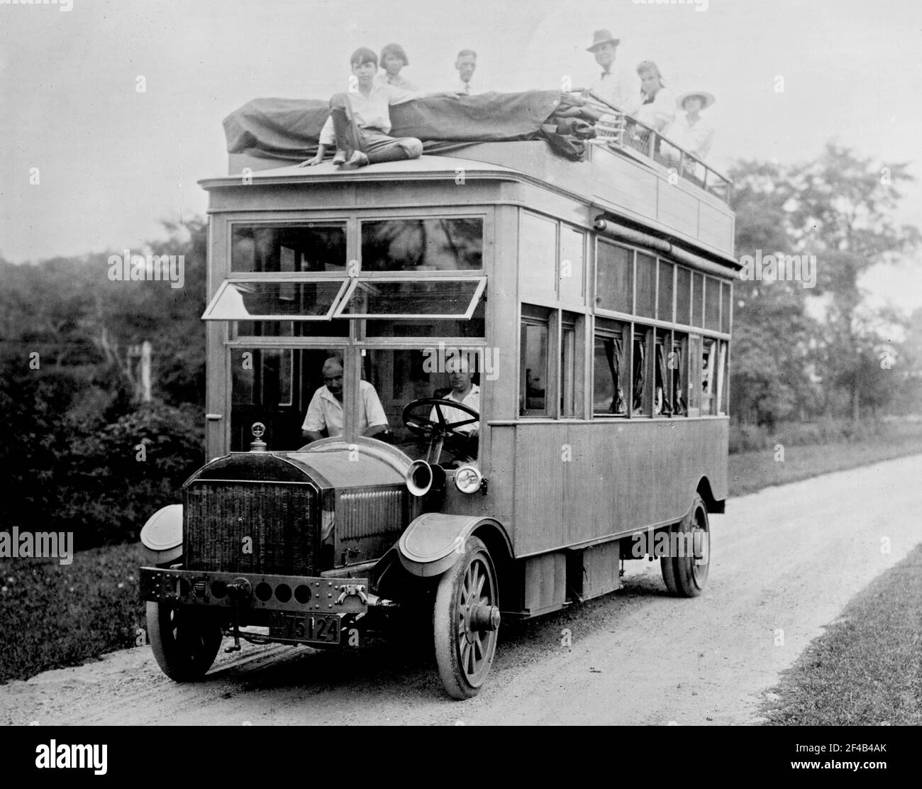 Bus à impériale des années 1910 Banque de photographies et d’images à ...