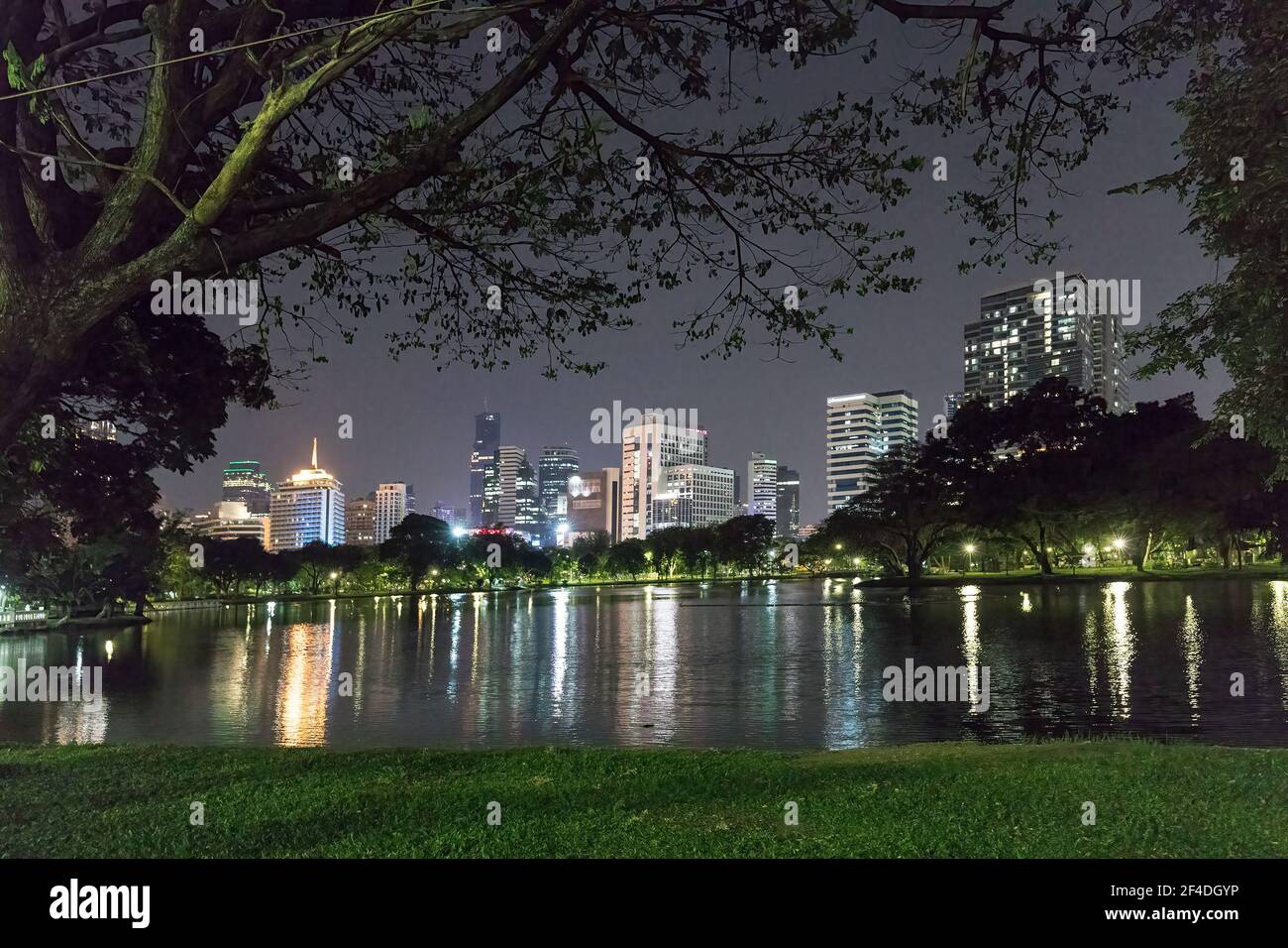 Lumphini park bangkok Banque de photographies et d’images à haute ...