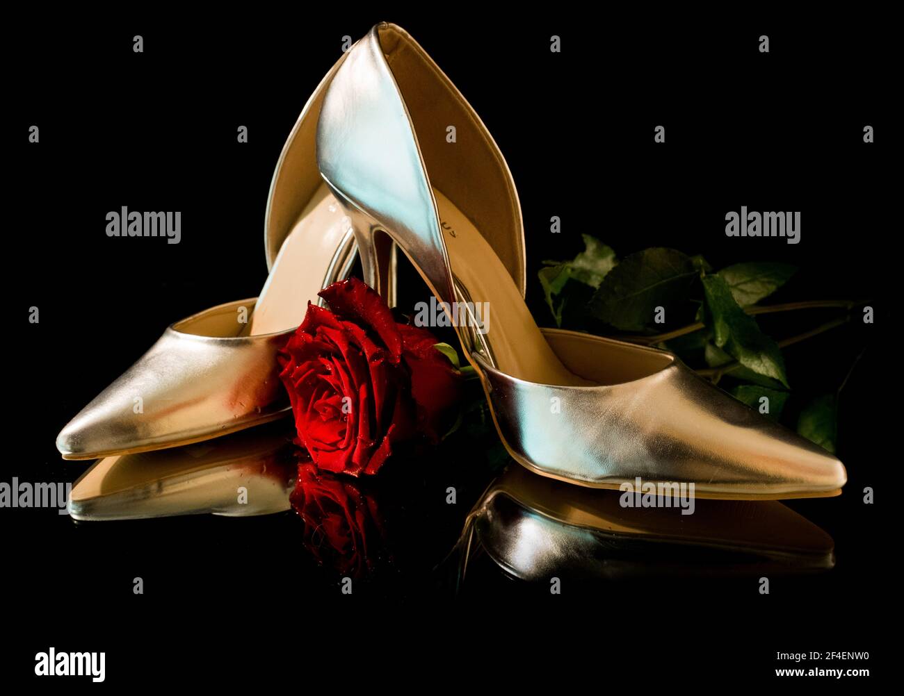 Chaussures rouges à talons hauts Banque de photographies et d’images à ...