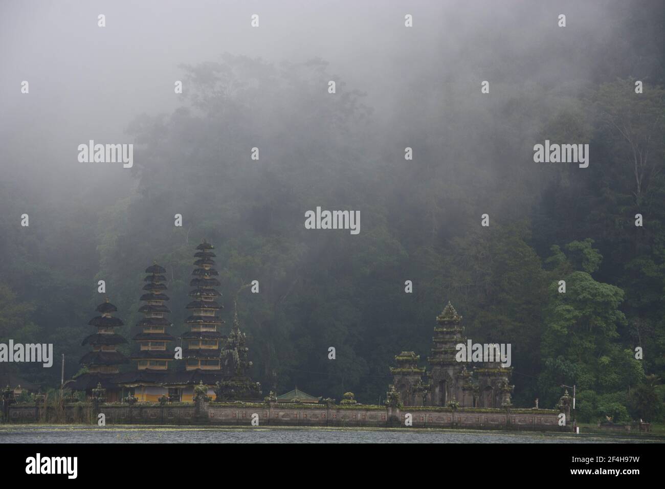 Danau buyan Banque de photographies et d’images à haute résolution - Alamy