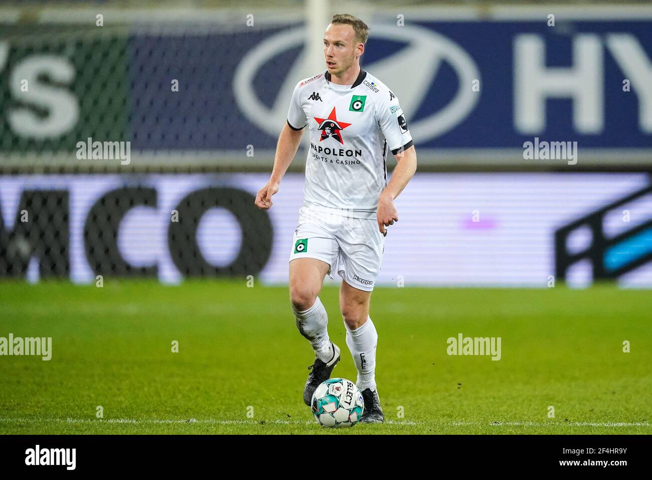 GAND, BELGIQUE - MARS 21: Alexander Corryn de cercle Brugge lors du ...