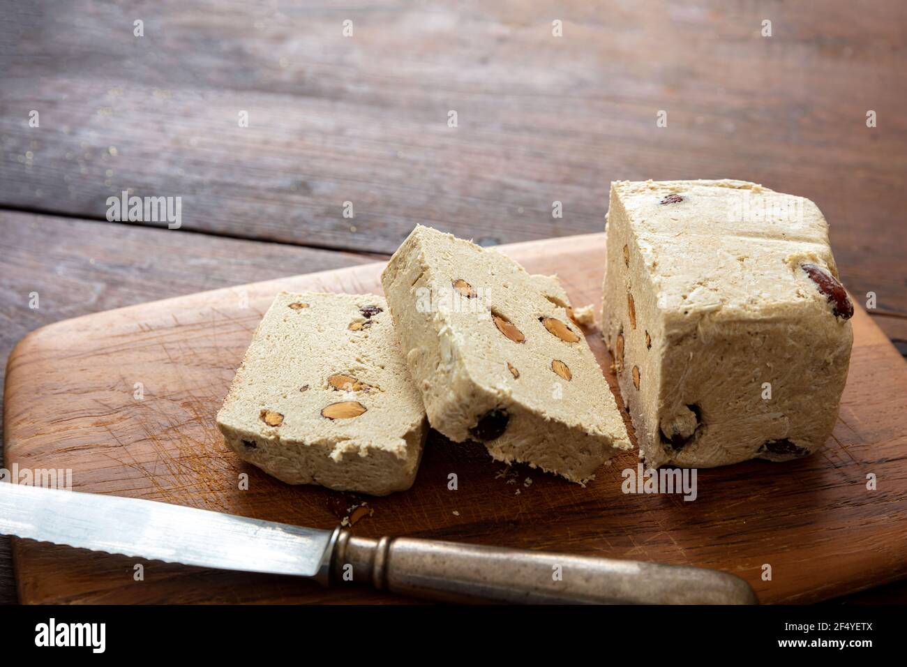 Halva aux amandes Banque de photographies et d’images à haute ...