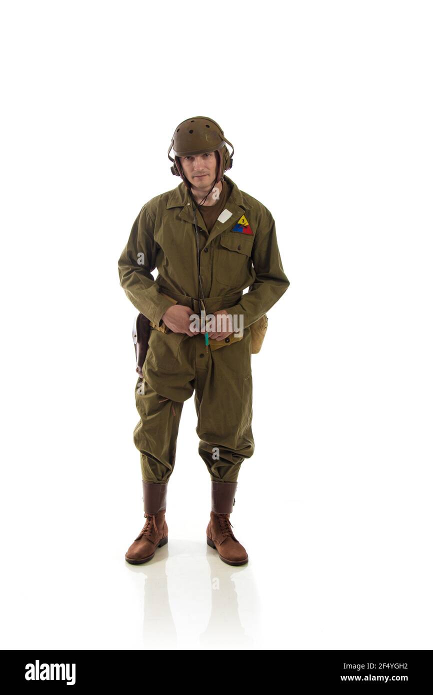 L'homme acteur habille ou enlève l'uniforme militaire d'un Tankman ...