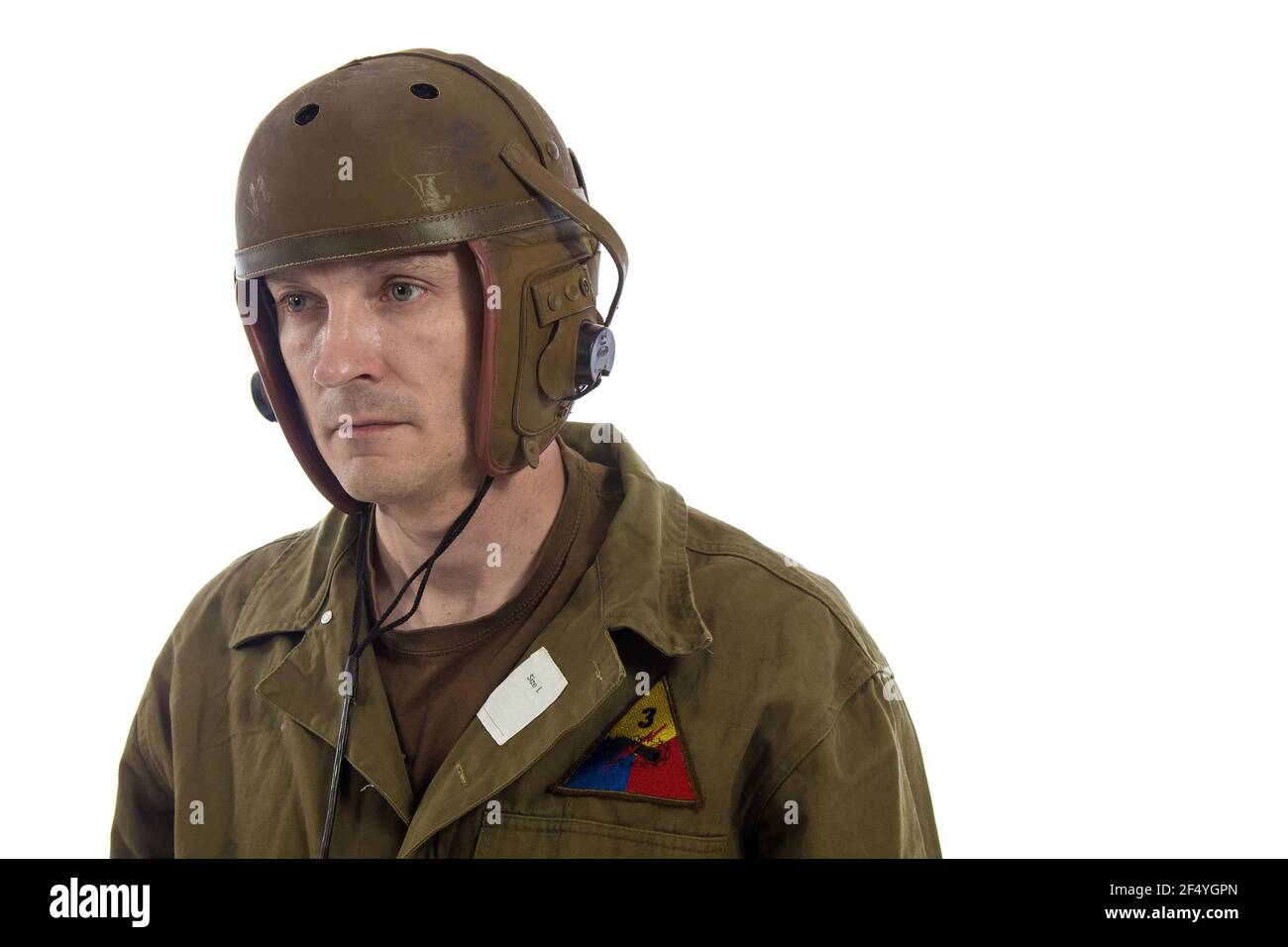 L'homme acteur habille ou enlève l'uniforme militaire d'un Tankman ...