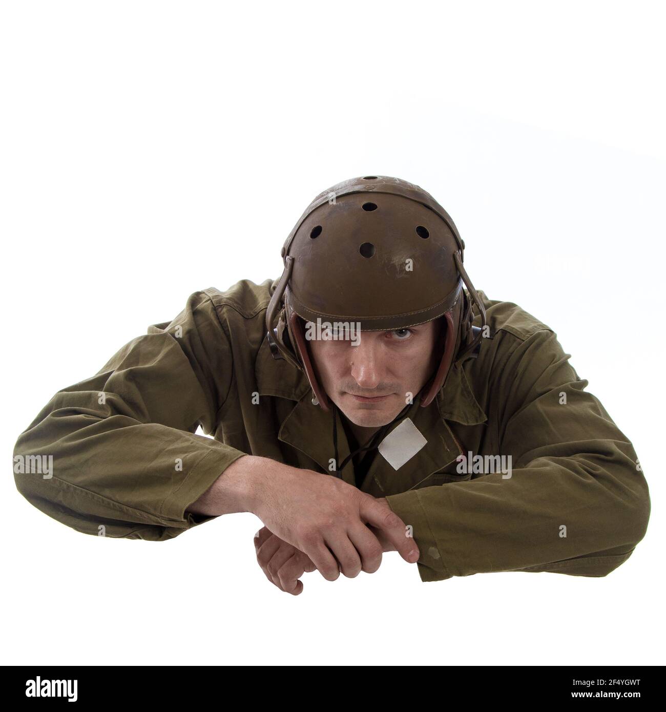 L'homme acteur habille ou enlève l'uniforme militaire d'un Tankman ...