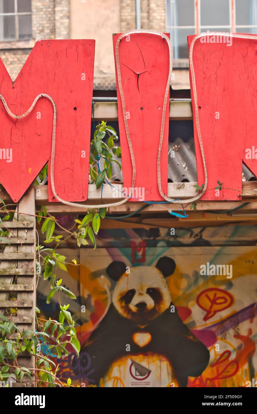 Peindre sur les murs Banque de photographies et d’images à haute ...