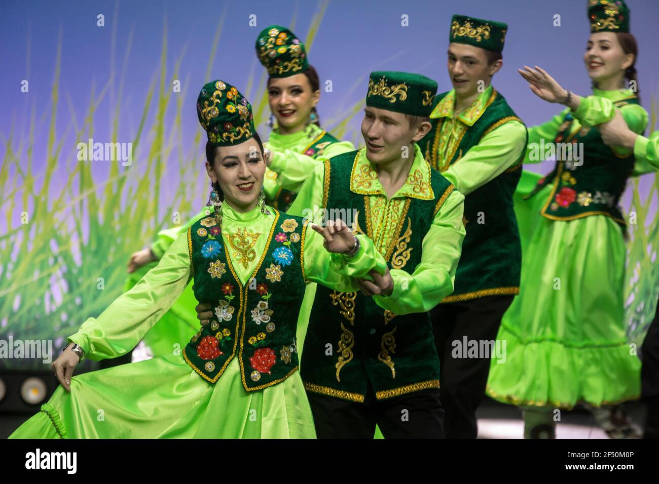 Tatar dance Banque de photographies et d’images à haute résolution - Alamy