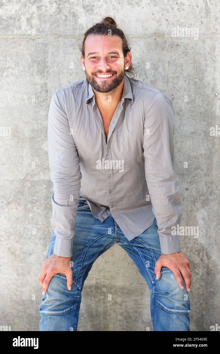 Homme penché en avant Banque de photographies et d’images à haute ...