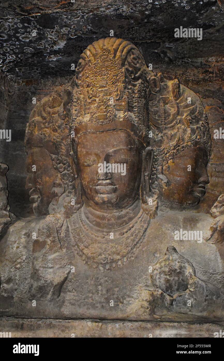 Gros plan - Trimurti ou Mahesh Murti occupe la position de premier plan ...